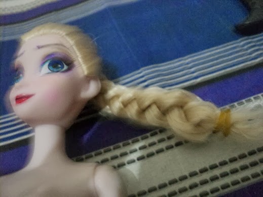 Knocked-off!: Bootleg Toy Review : Bootleg Elsa 12" doll