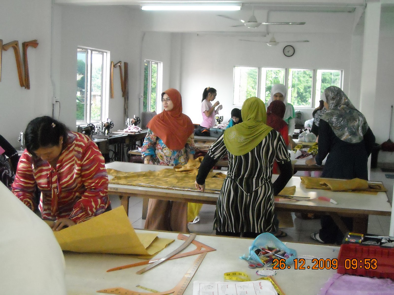 PUSAT JAHITAN SENIREKA CEMERLANG (002131418-U)