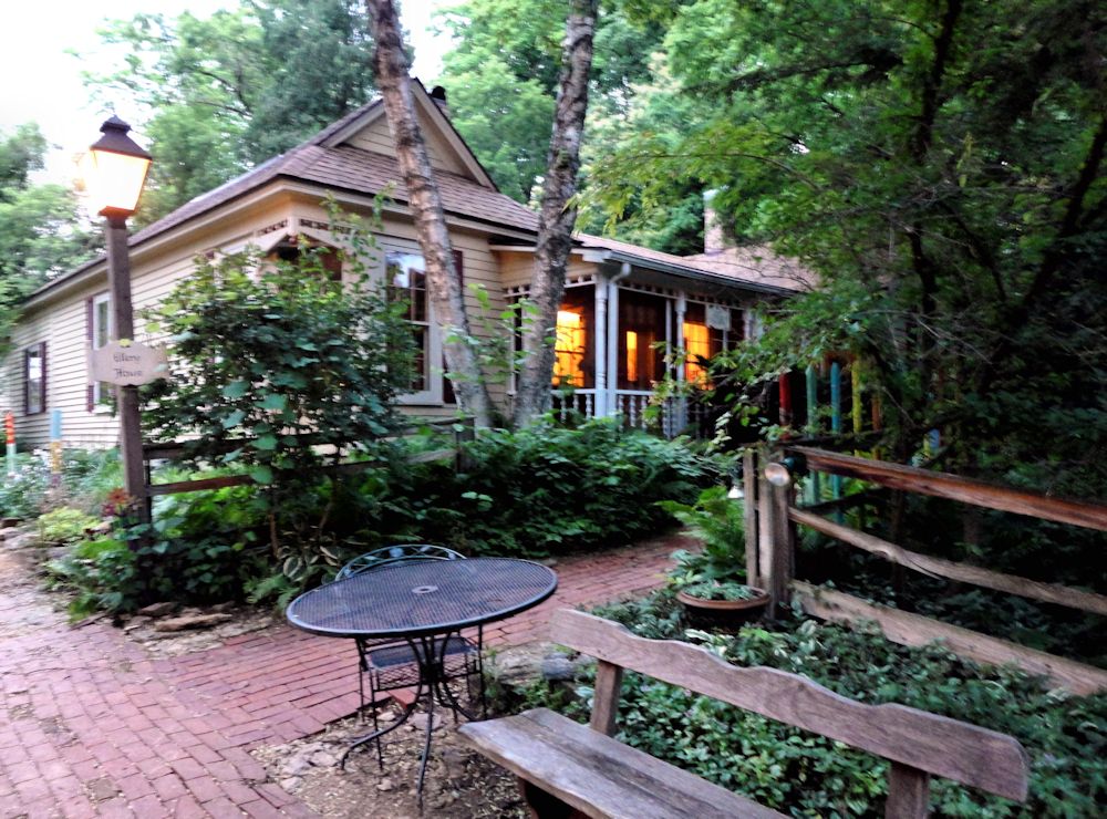 Yarnplayer's Tatting Blog: How it went at Shake Rag Alley