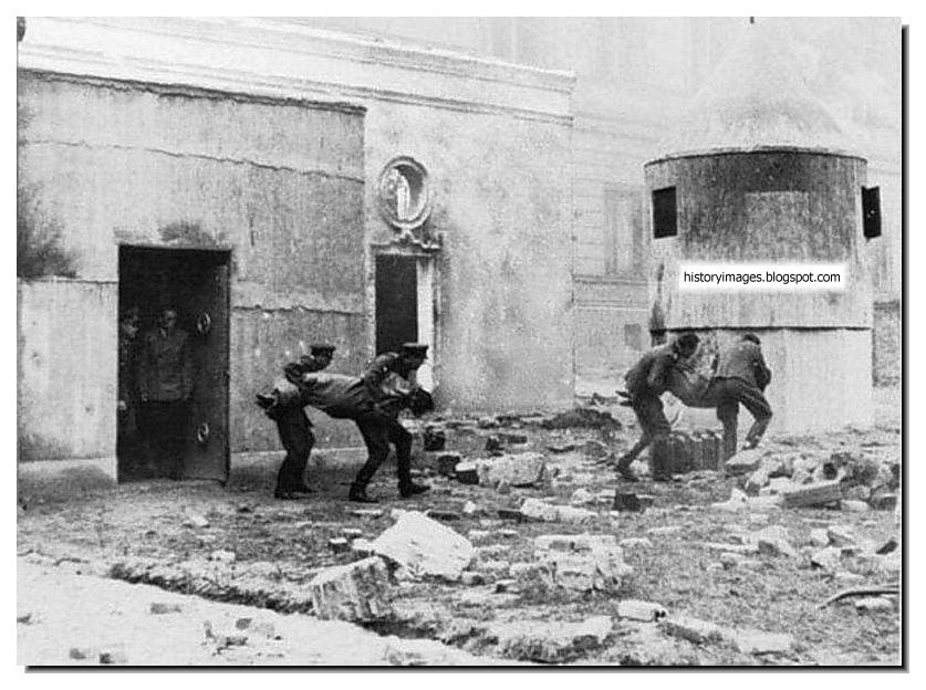 HISTORY IN IMAGES: Pictures Of War, History , WW2: Hitler's Last Refuge ...