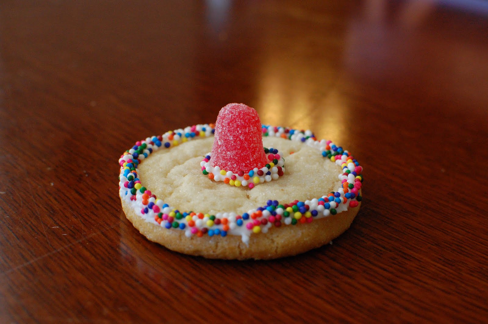 *Random Thoughts of a SUPERMOM!*: Cinco de Mayo Treats: Sombrero Cookies