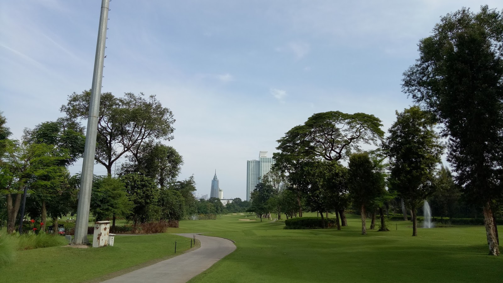 Merumput Di Senayan National Golf Club | Puput Se