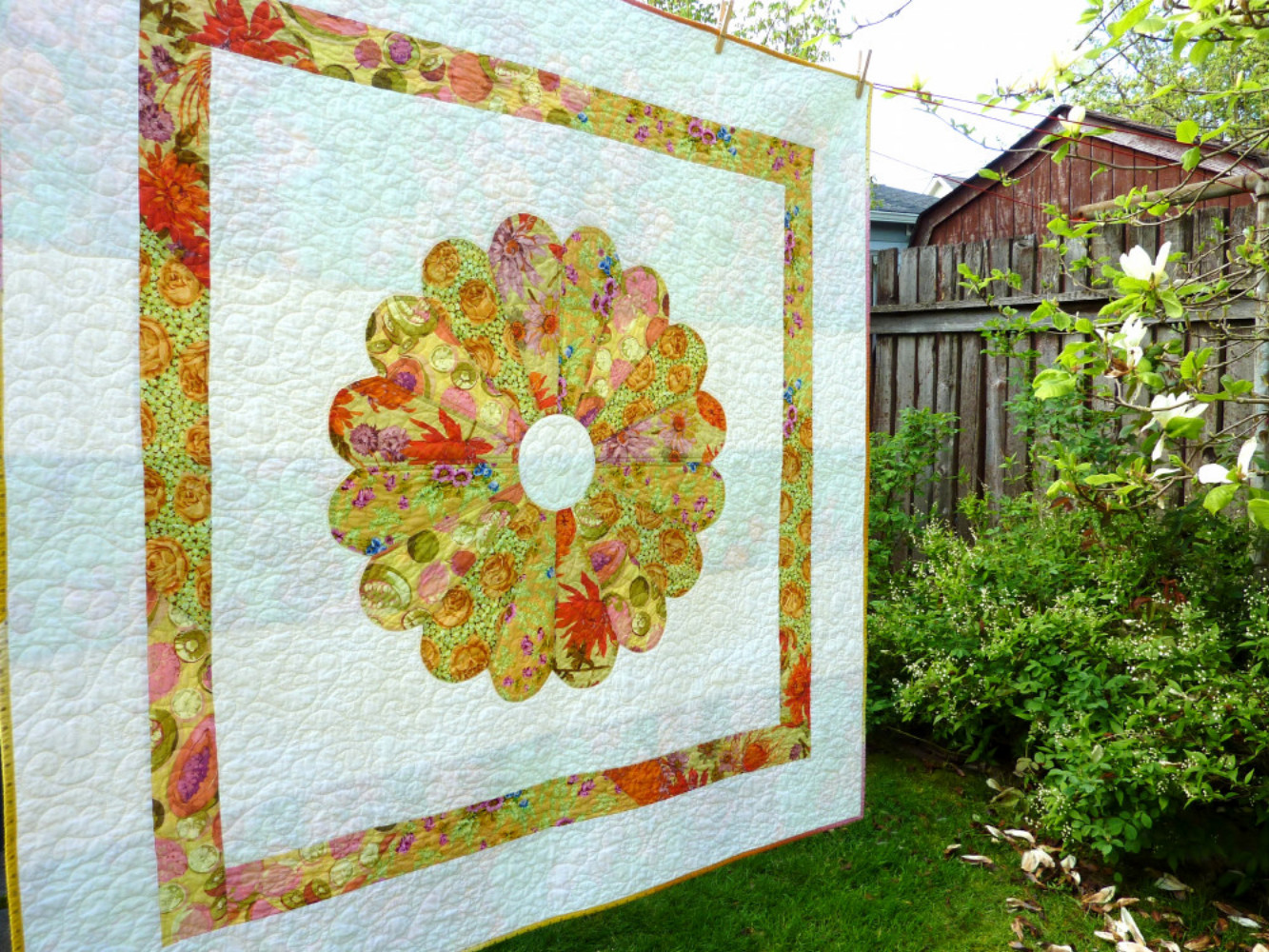 Busy Bee No. 16: A Great Big Voluptuous Dresden Plate Quilt