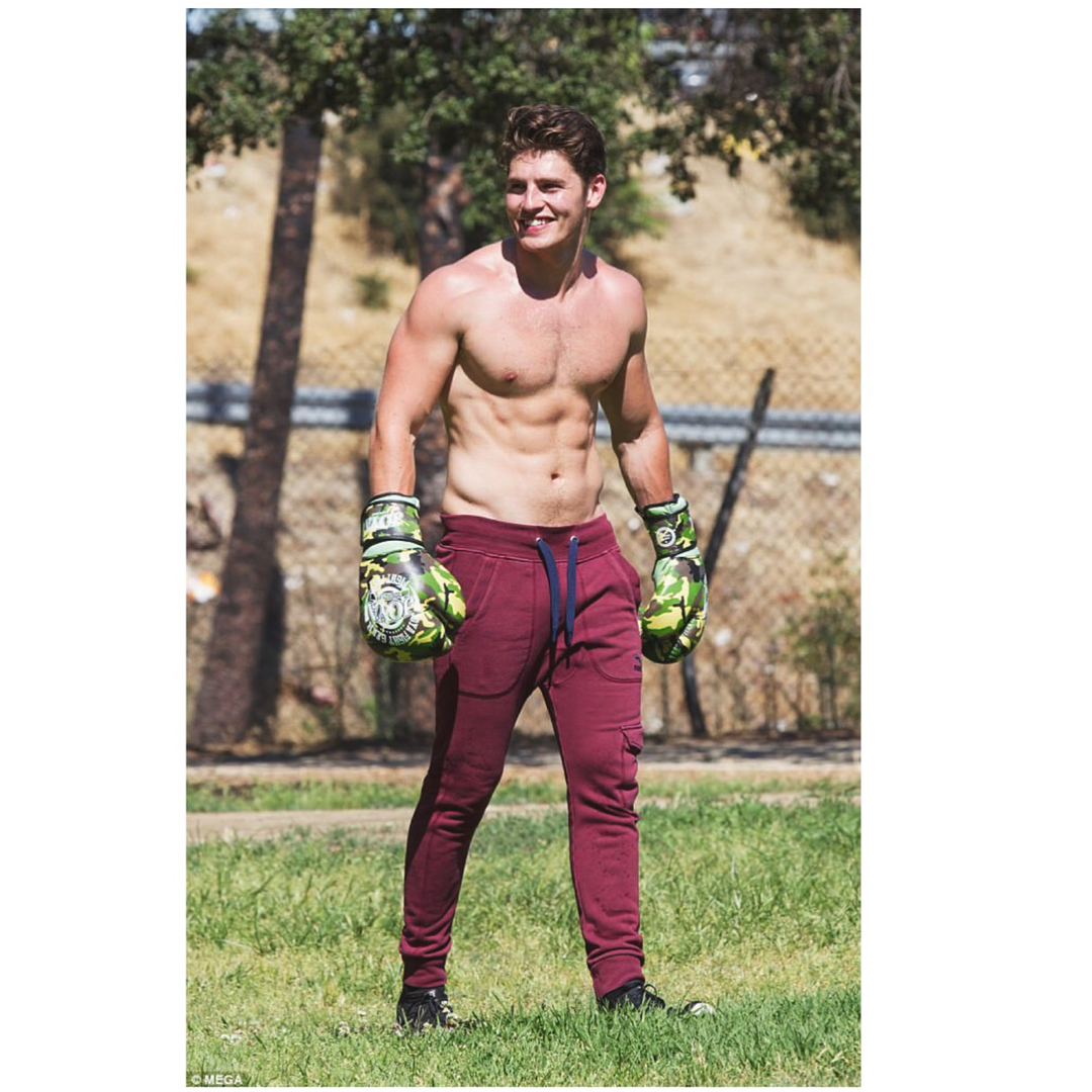 Alexis Superfan S Shirtless Male Celebs Gregg Sulkin Shirtless Workout ...