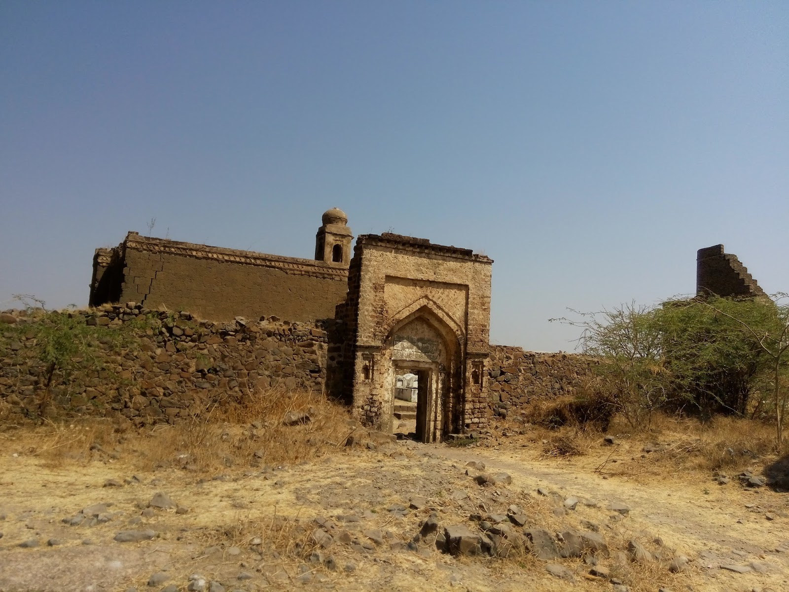 Dharur Fort aka Fatiyabad fort in Beed district of Maharashtra. | The ...