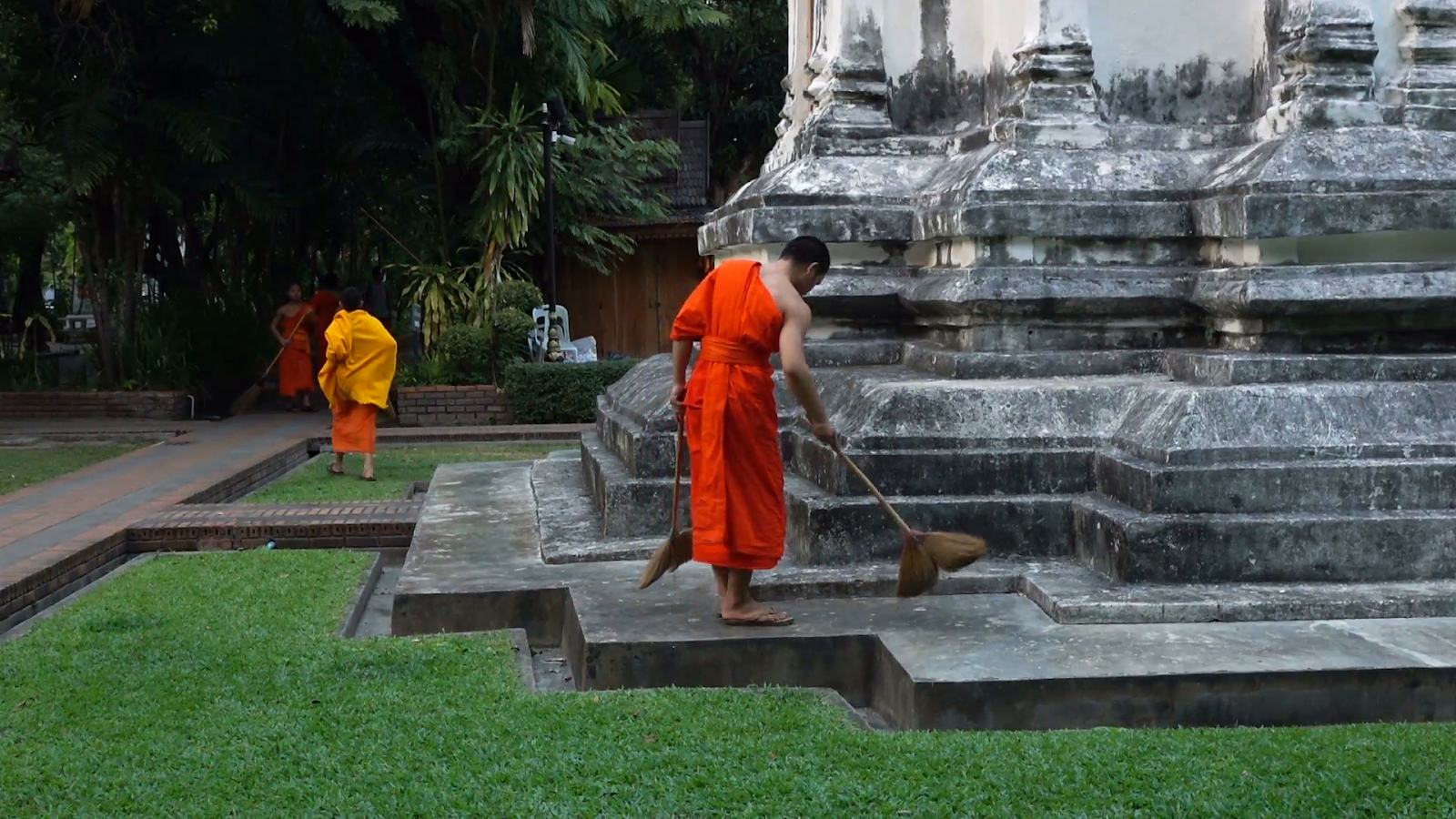 What Are The Benefits of Cleaning The Buddhist Temple? (25th Nov 2018 ...