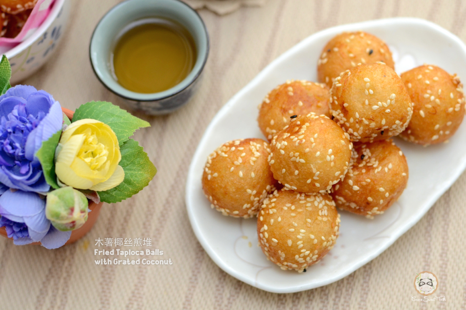 Coco's Sweet Tooth ......The Furry Bakers: 木薯椰丝煎堆 Fried Tapioca Balls ...