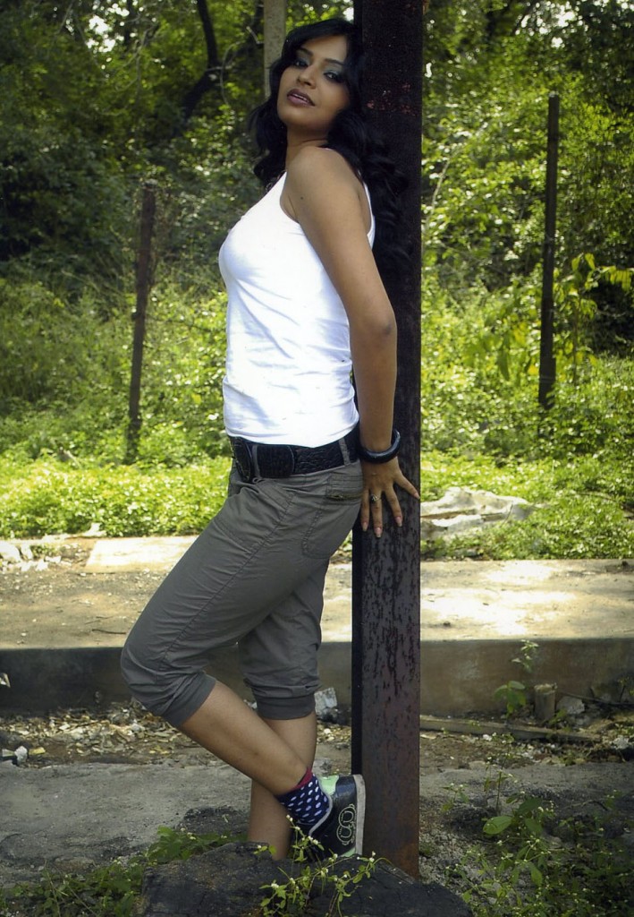 Pooja Sahu Spicy Looks ~ Pooja Sahu Gallery - andhraidle