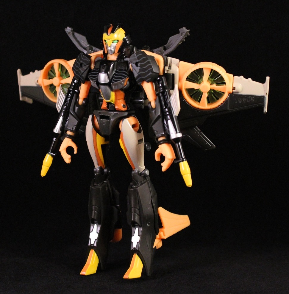 She's Fantastic: Transformers Combiner Wars - AIRAZOR!