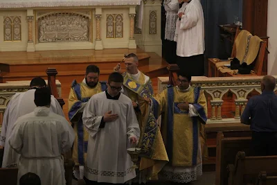 New Liturgical Movement: Photos of a New Priest’s First Mass