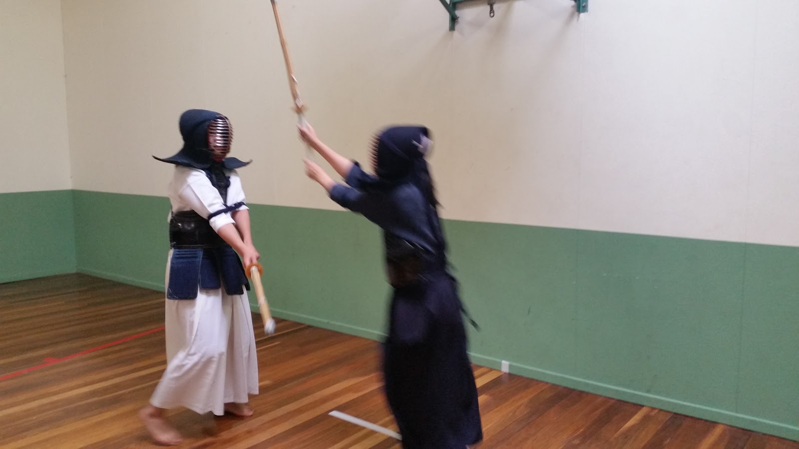 Tying up the elbows for better technique