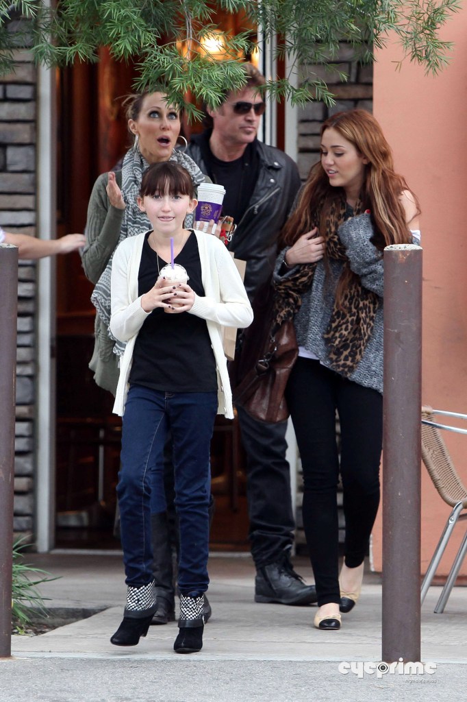 Destiny Hope Cyrus: Happy Cyrus family!:)