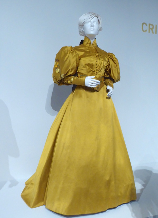 Hollywood Movie Costumes and Props: Crimson Peak's gothic romantic film ...