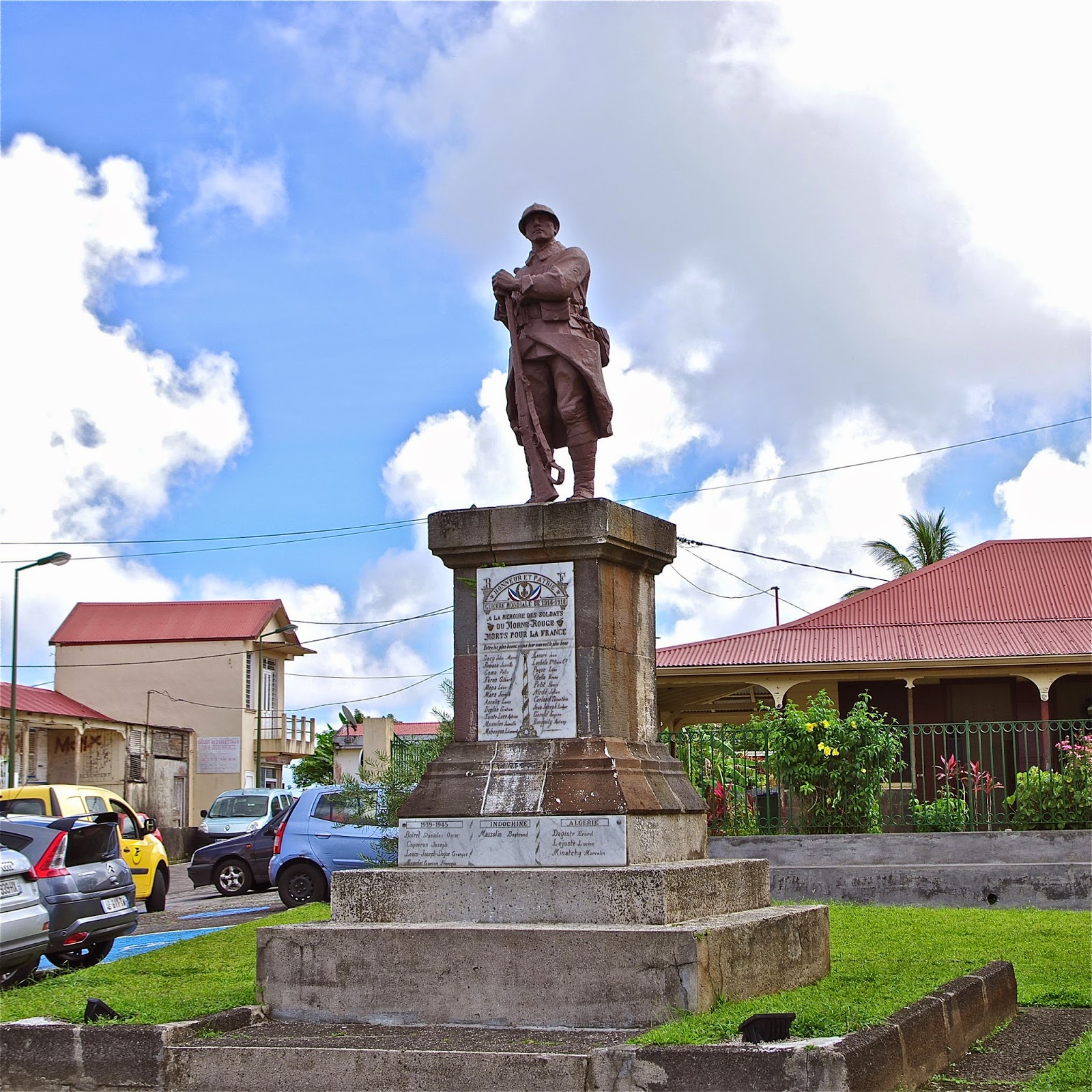 PHOTOS D'IL: Première expo " Les monuments aux morts de la Martinique"