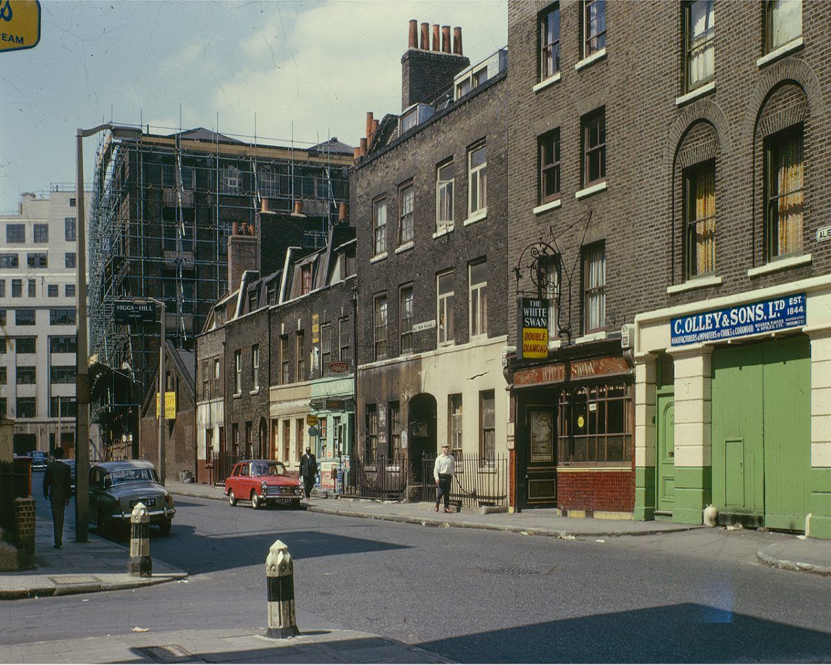 “The East End In Colour”: Rare and Gorgeous Kodachrome Photographs of ...