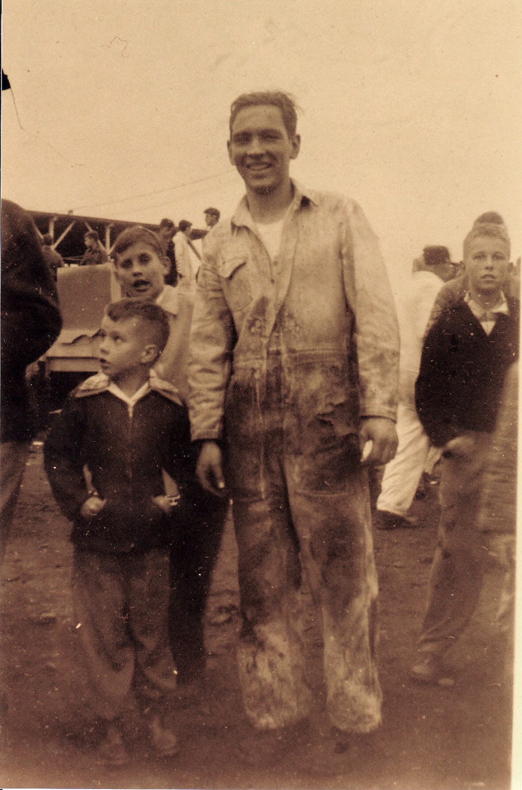 HOT RODS and JALOPIES: TOM DOW - Racing, Winning and Flying.....Part 2