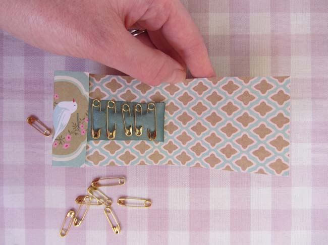 The Bumbling Bee: D.I.Y. travel-sized safety pin holder...