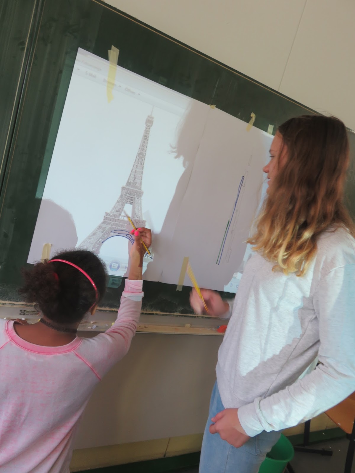 Stromkasten-Styling: Schablonen über Schablonen am zweiten Tag in der ...