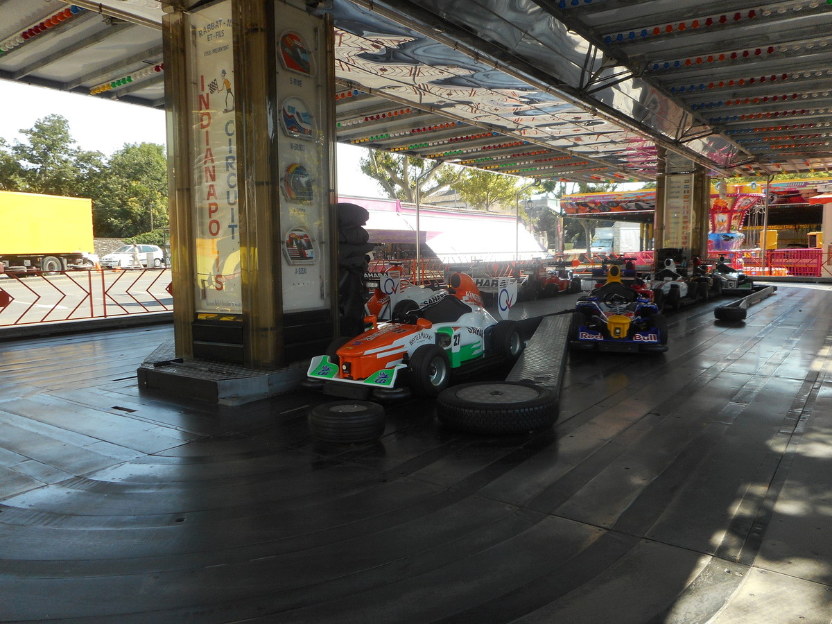 Just A Car Guy: amazing, semi trailer converts to carnival ride. The ...