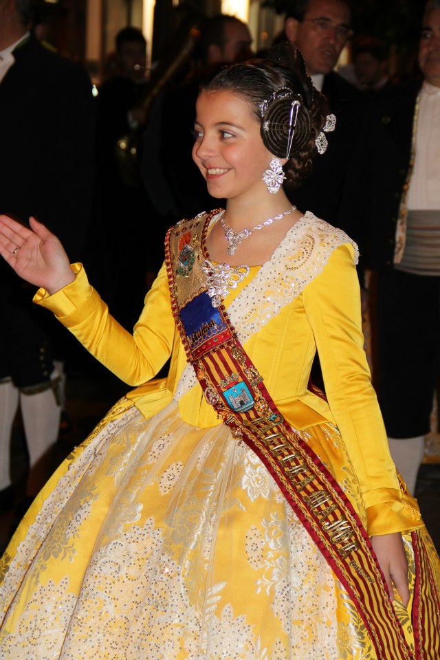 ENTRE TELAS: MUCHOS MÁS TRAJES DE FALLERA