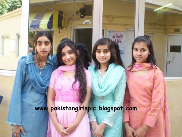 Pakistani girls pictures gallery: pakistani group girls