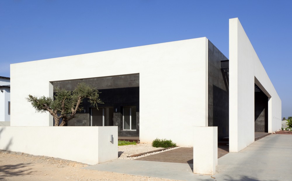 GOOD DESIGN: House in Talmei Elazar / Dan & Hila Israelevitz Architects