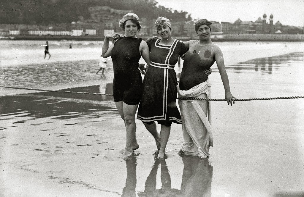 36 Interesting Vintage Photos of Women in Bathing Suits in the 1910s ...