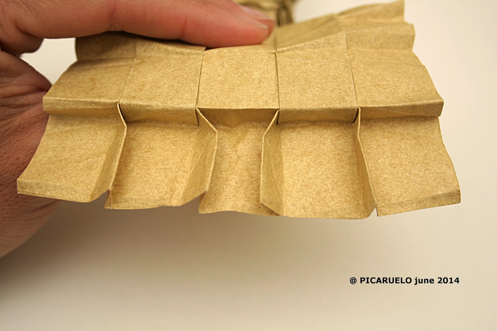 Picaruelo's origami: THE SAXOPHONE