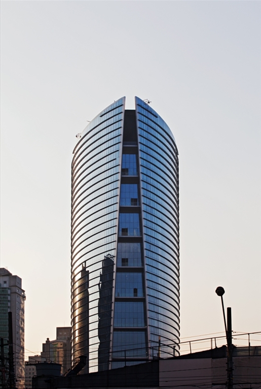 Infinity Tower - Fachada Frontal