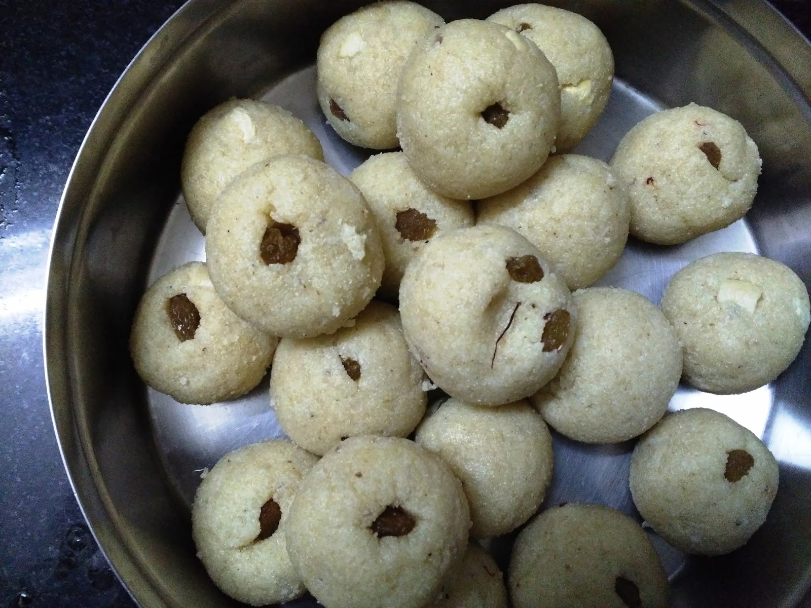 Rawa ( suji ) Laddu - Sakas Aahaar