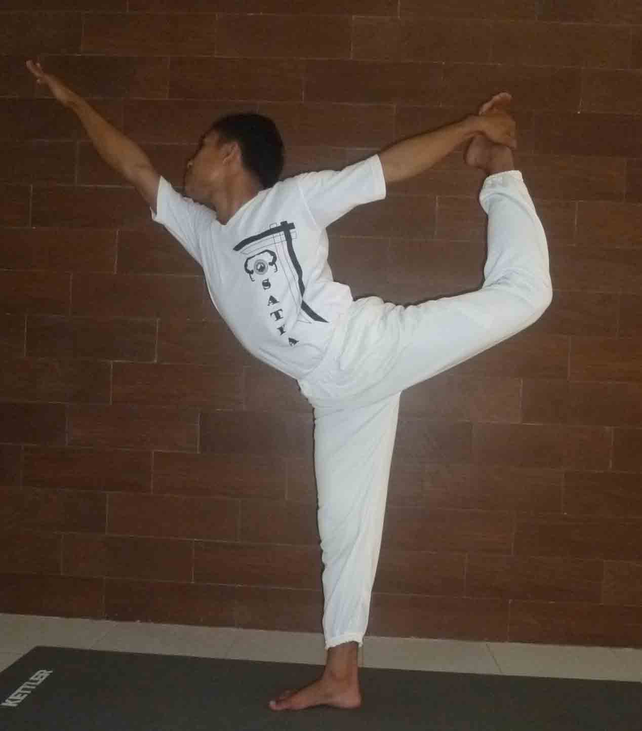 I Wayan Rudiarta: YOGA PENGUATAN KAKI