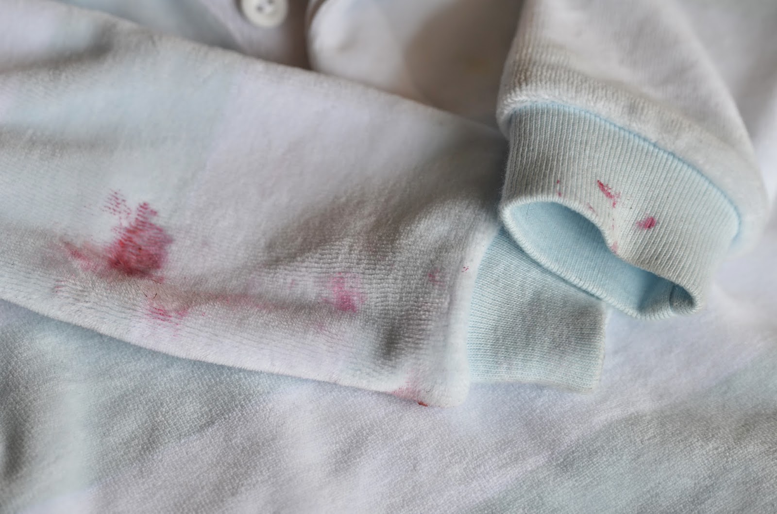 Frilly Little Details: Helpful Hint: How To Remove Stains From Your Laundry