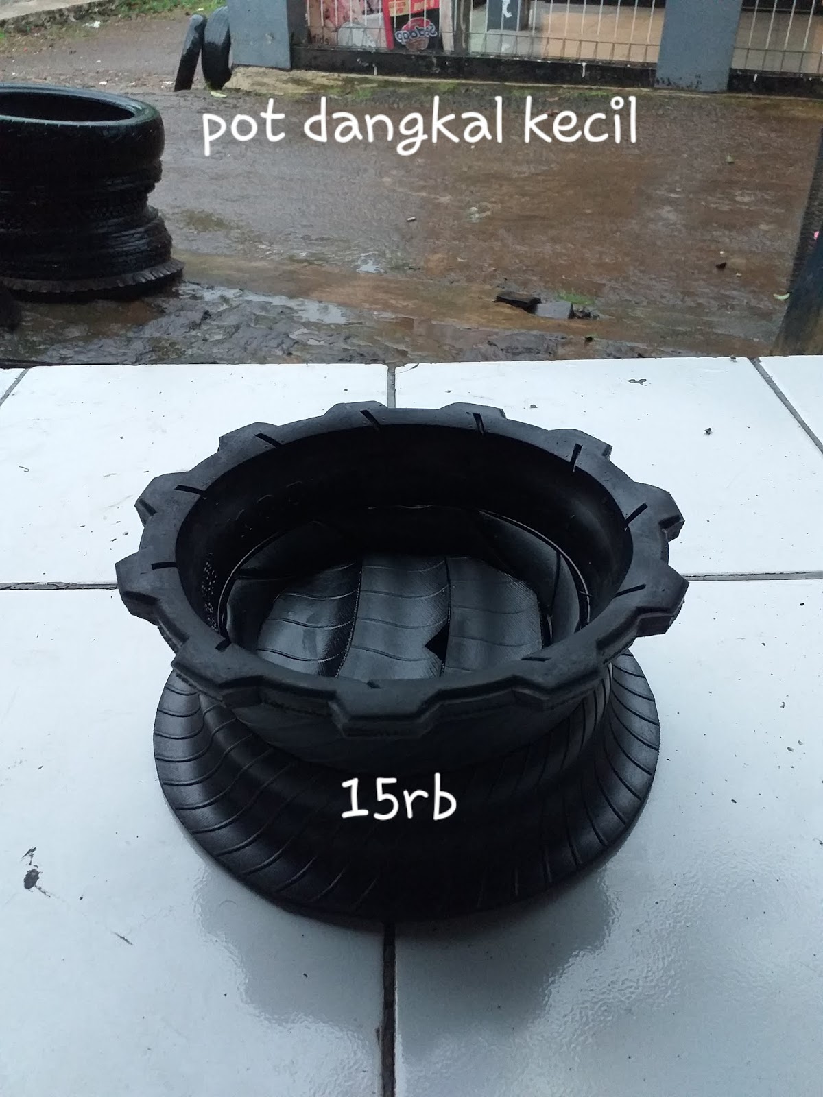 Kreasi pot dari daur ulang ban bekas