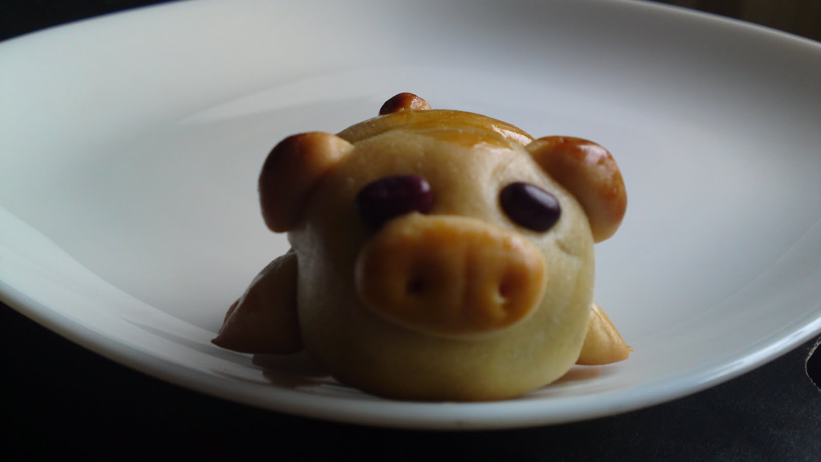 JesleyCooks: Hand Moulding Piglets Mooncakes