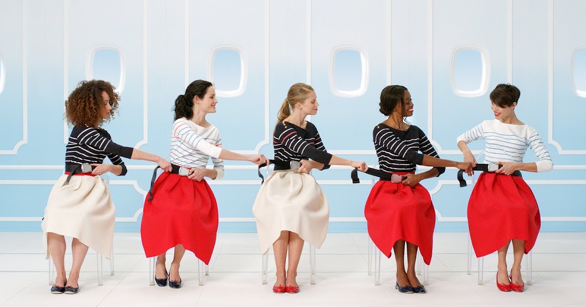 Contemplating the divine: Frou-frou