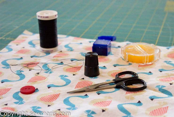 Totally Tutorials: Tutorial - How to Sew on a Button