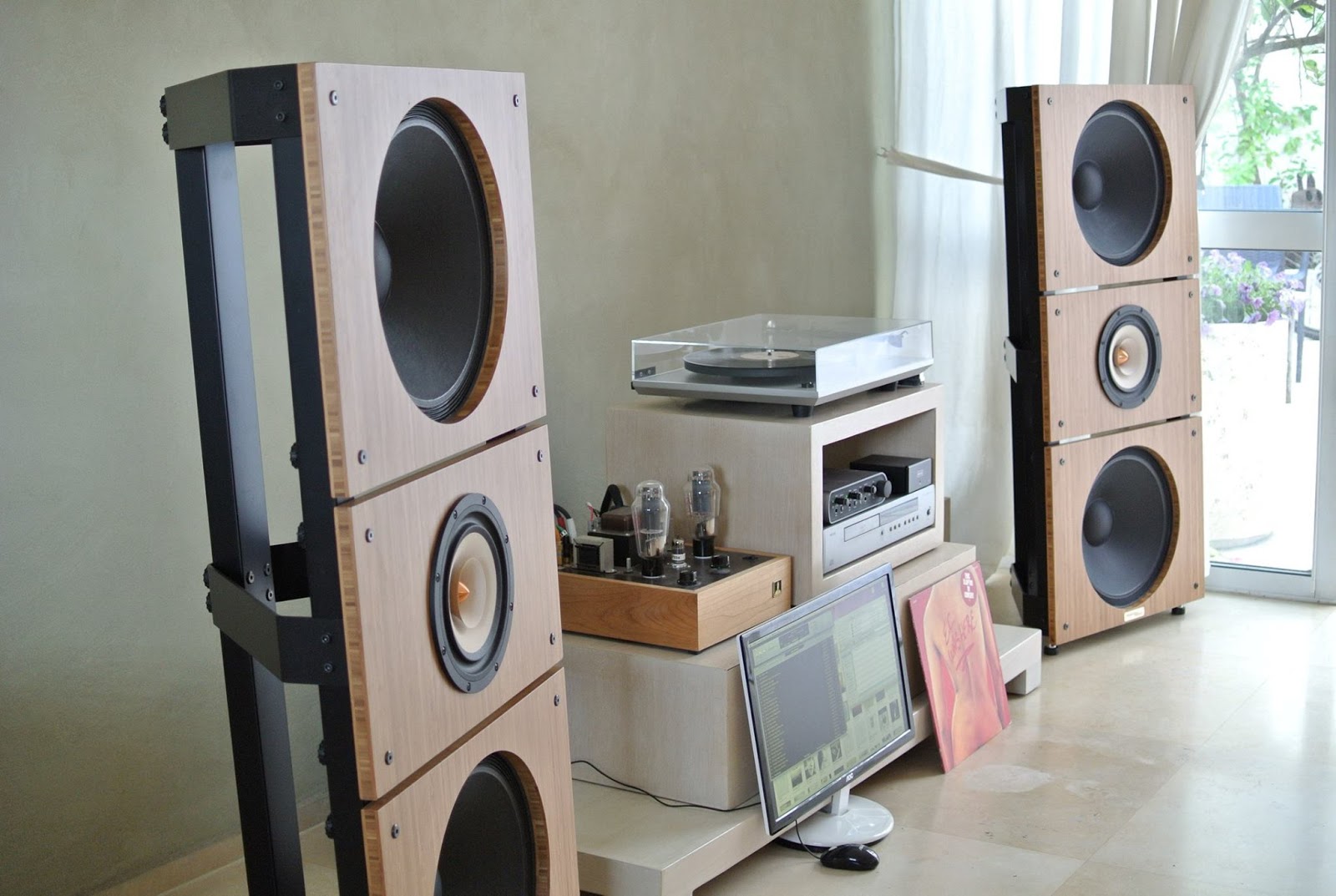 D I Y อ ะ ไ ก็ ไ ด้ . . . ต า ม ใ จ เ ร า: ตู้ลำโพงแบบ OPEN BAFFLE