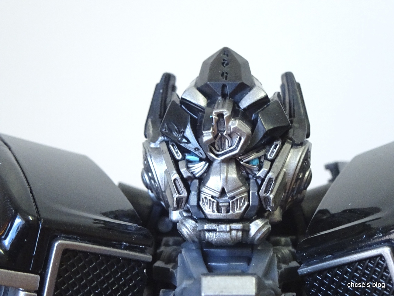 ChCse's blog: Toy Review: Transformers Masterpiece MPM-6 Ironhide
