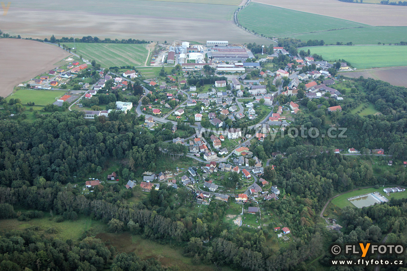 FLyFOTO letecká fotografie a video: Skalsko