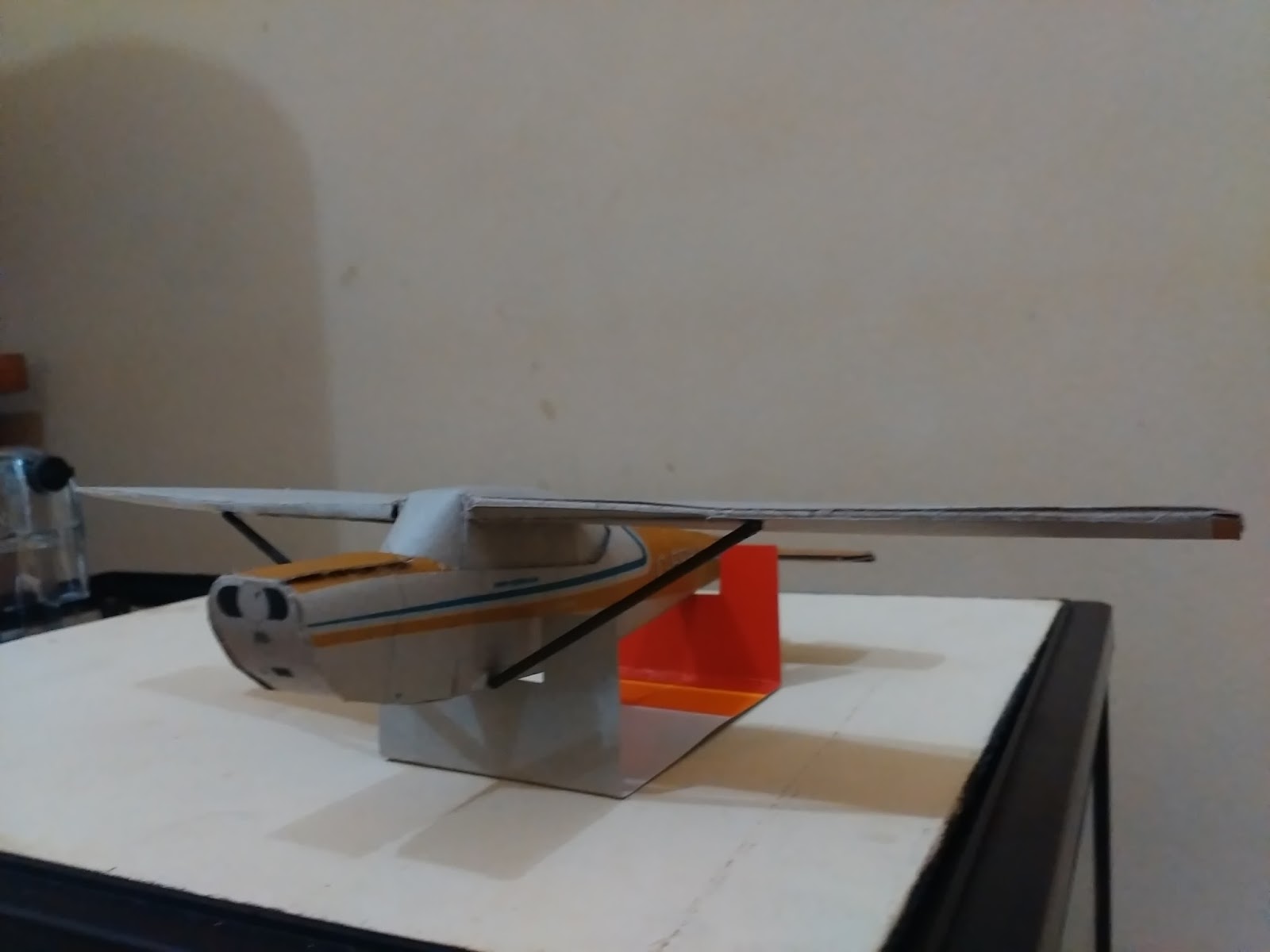 selendang warna: Cessna 172 Seaplane Papercraft