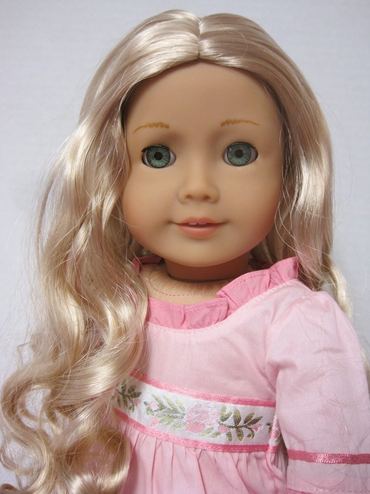 Never Grow Up: A Mom's Guide to Dolls and More: American Girl Caroline ...