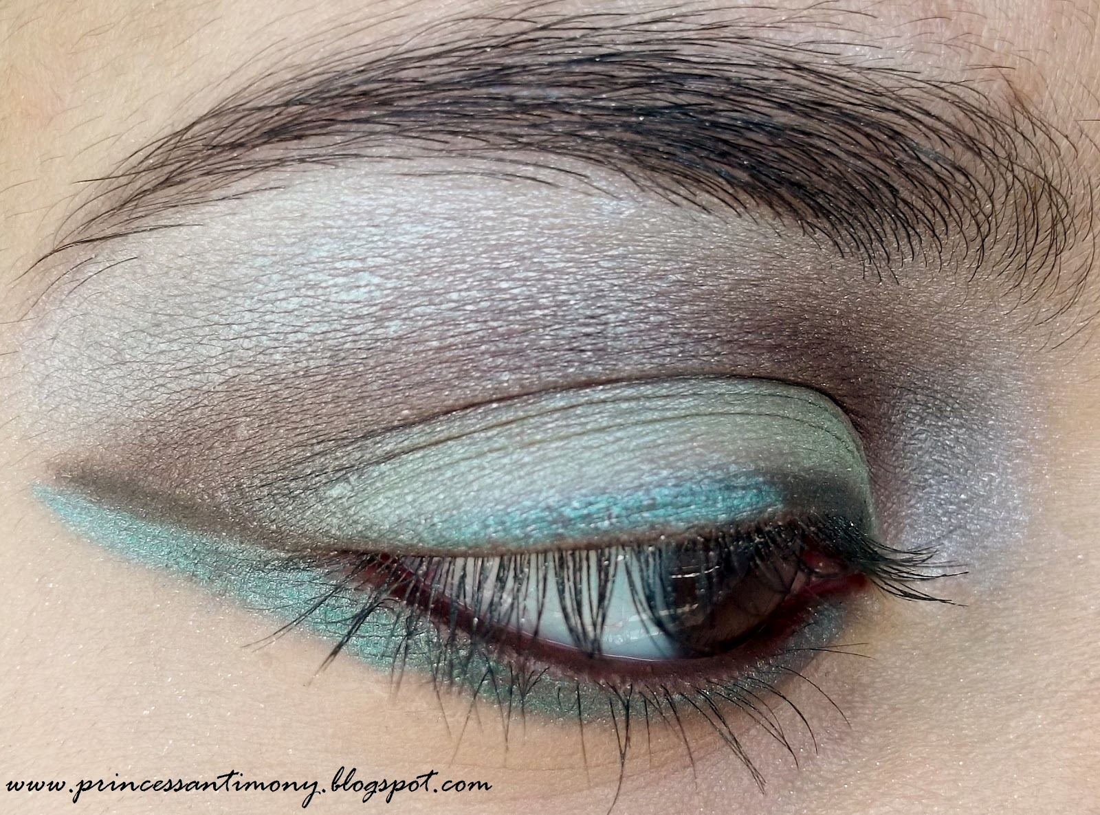 Princess Antimony's Makeup Castle: August 2012