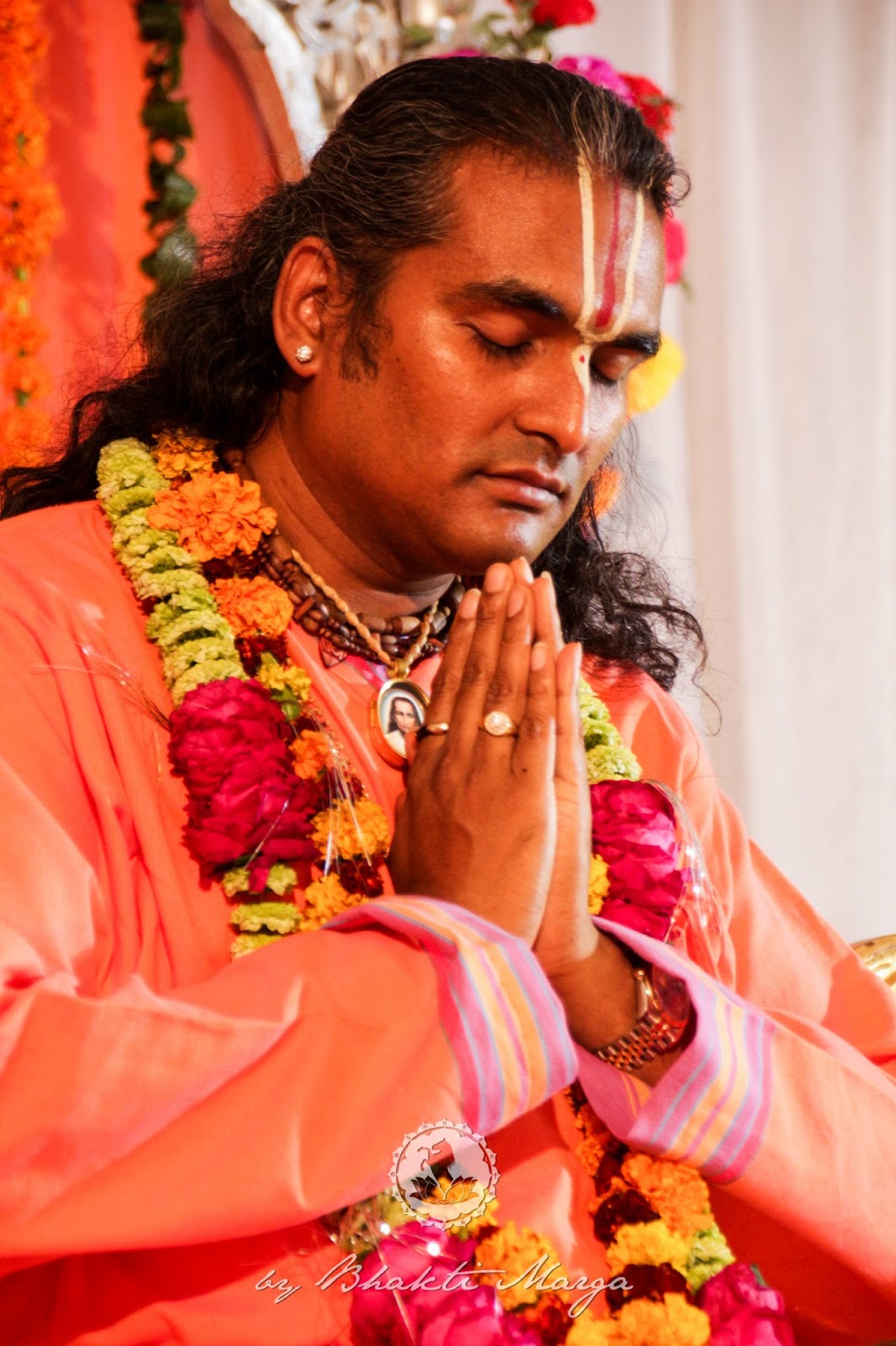 Paramahamsa Sri Swami Vishwananda / Bhakti Marga: Following the Master ...