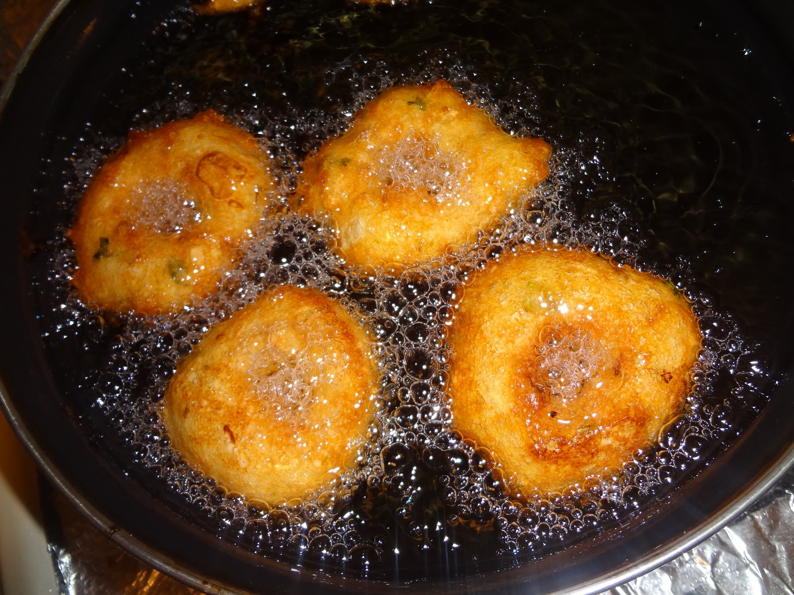 Achusmenu- Indian Vegetarian Cooking: Vada