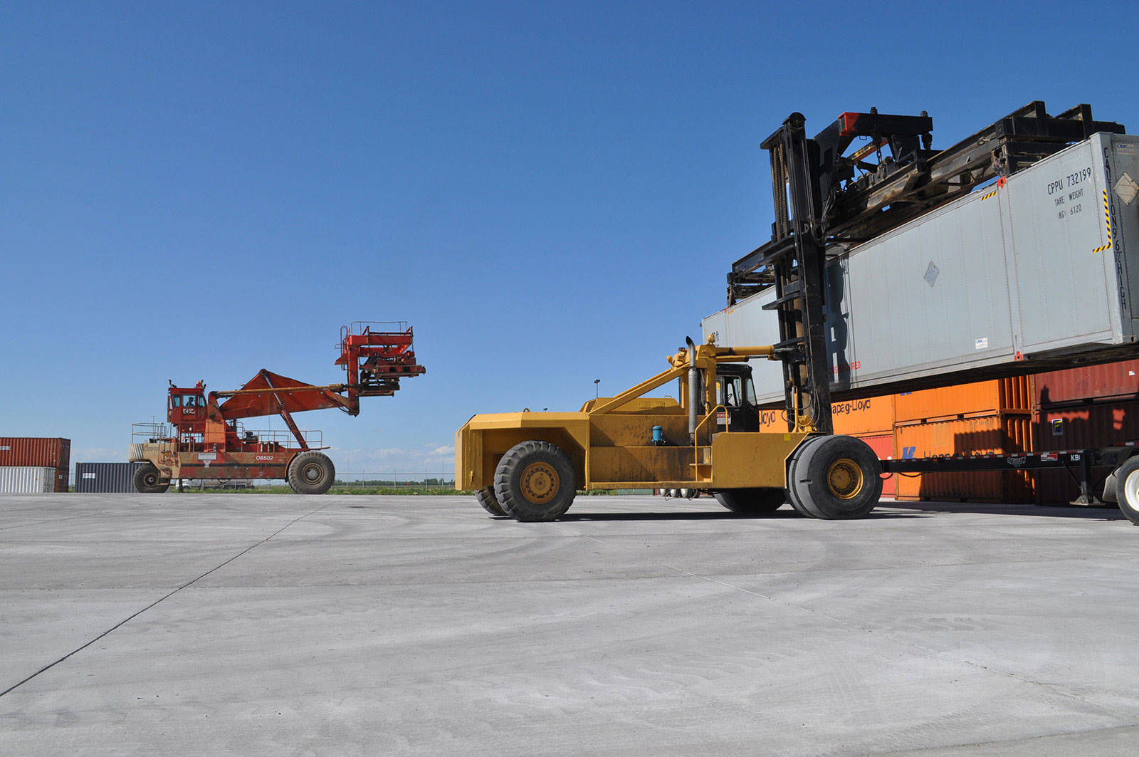Approaching a suitable Container handling service in Regina