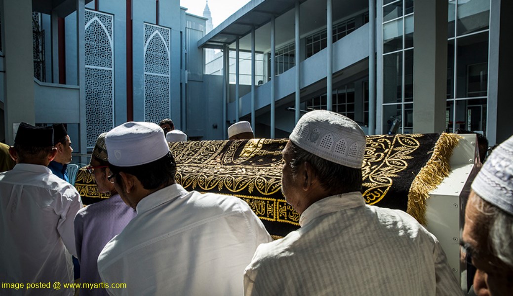 7 GAMBAR - SEKITAR PENGEBUMIAN JENAZAH S.M.SALIM | MEDIA SHARE