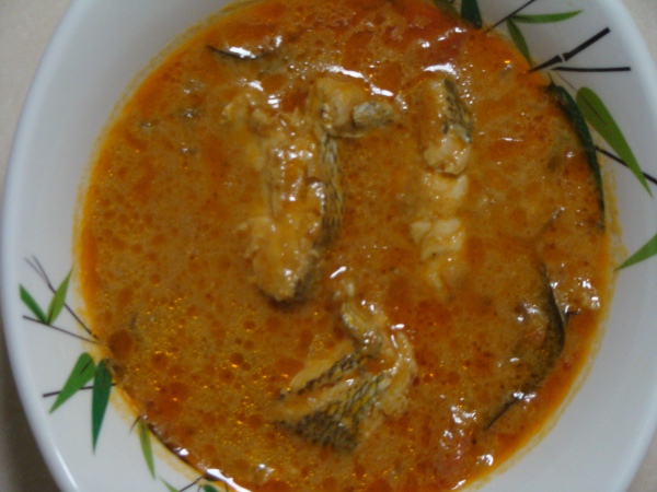 Akila's Learning in Kitchen: Coconut Milk Fish Kulambu