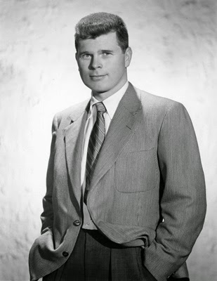 007 TRAVELERS: 007 James Bond actor: Barry Nelson