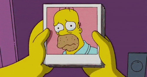 The Simpsons: Homero está triste pero sonriente
