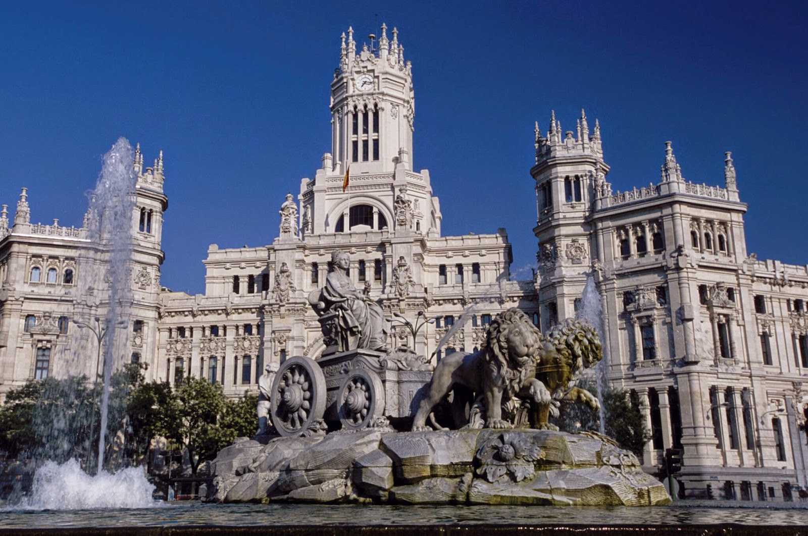 10 Must See Things In Madrid Spain I Halal Tourism Alhamratour 10-must-see-things-in-madrid-spain-i-halal-tourism-alhamratour